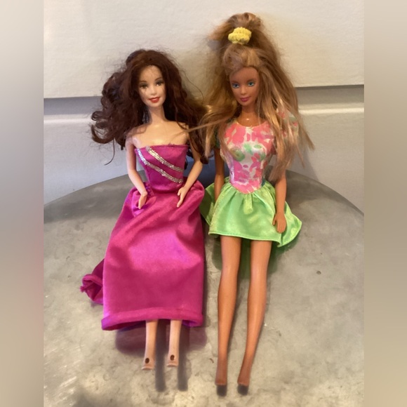 Matel | Toys | Vintage Genuine Barbie Dolls One Blonde One Brunette ...